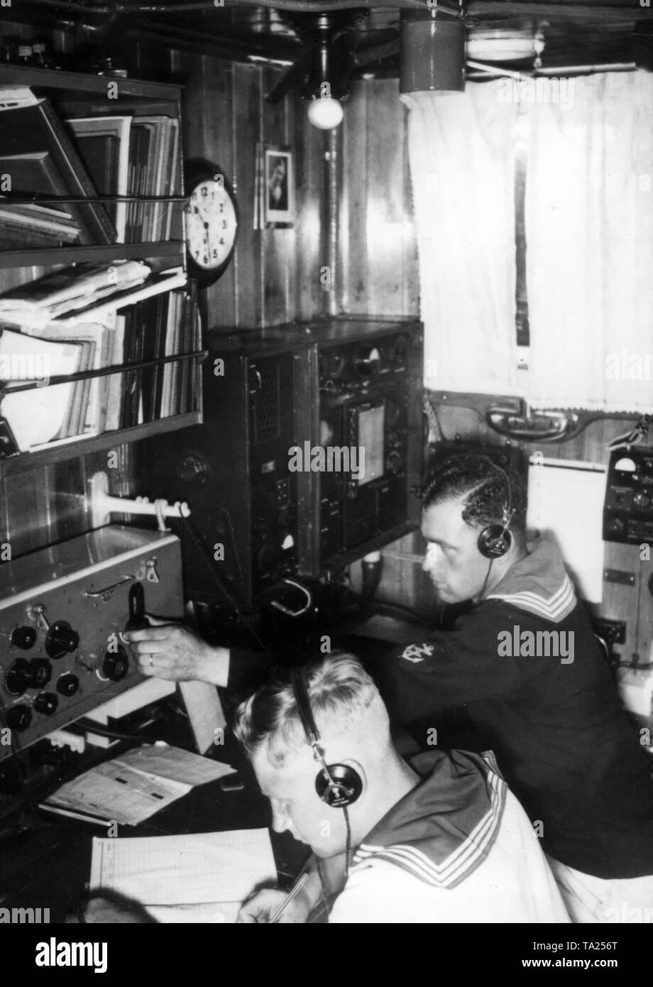 Ship radio room hi-res stock photography and images - Alamy