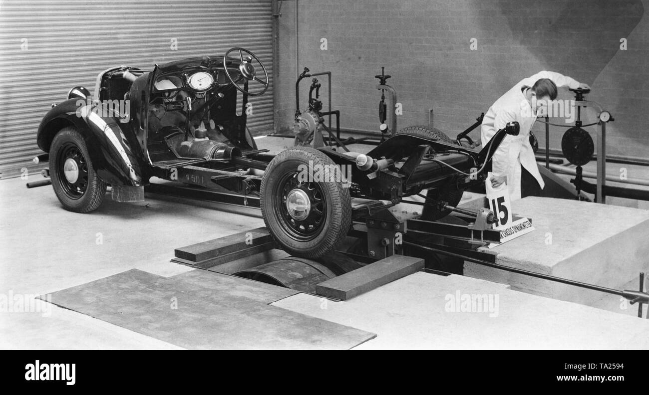 A chassis on a dynamometer Stock Photo - Alamy