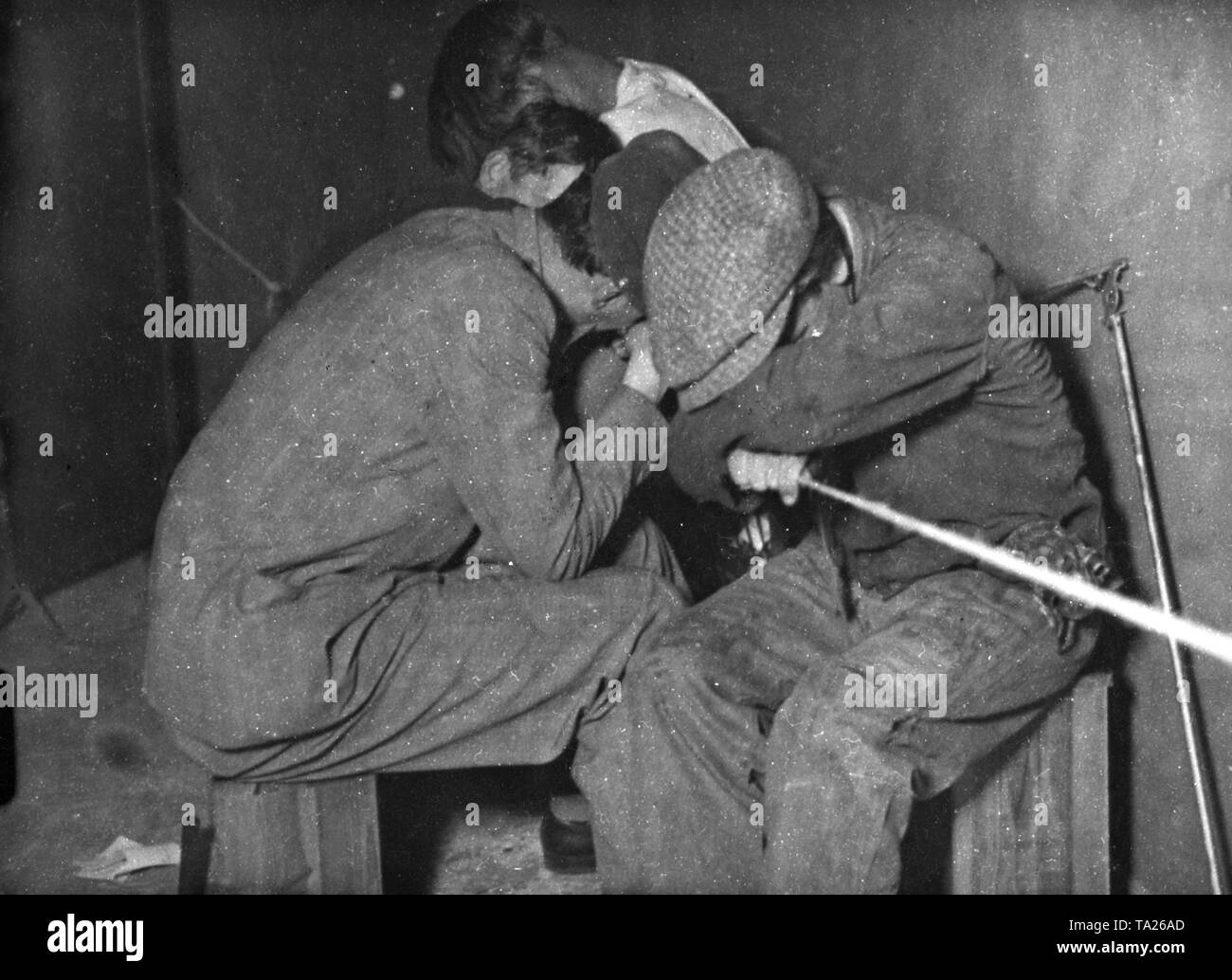 Unemployed sleeping on a rope for a few pennies Stock Photo - Alamy