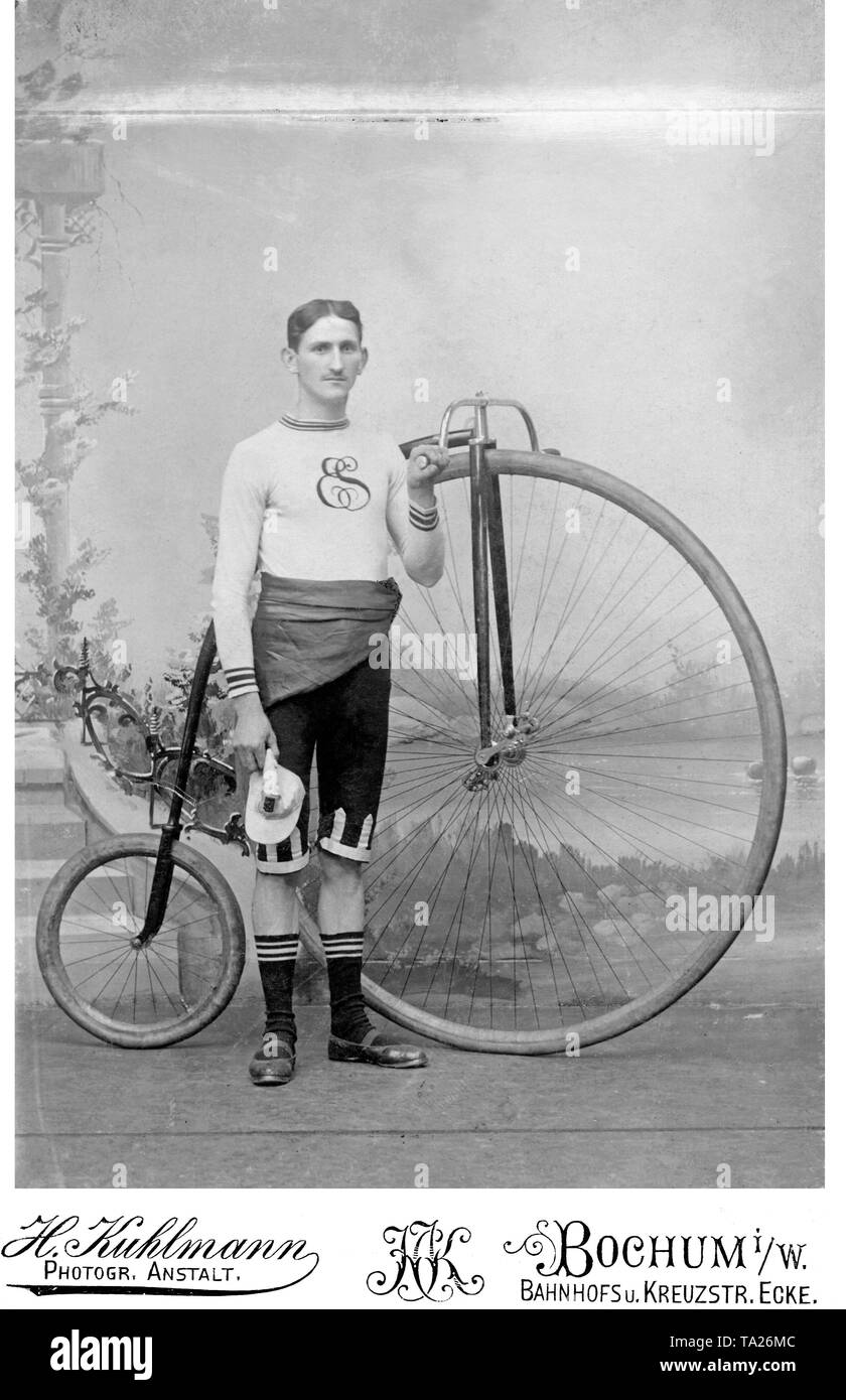 A cyclist poses for a photo with his bike Stock Photo - Alamy