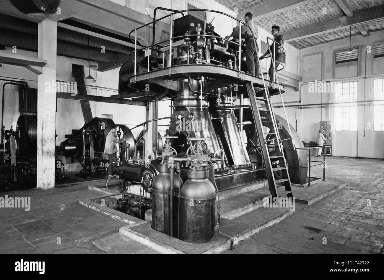 Picture from 1932 from a modern oil production plant in the settlement ...