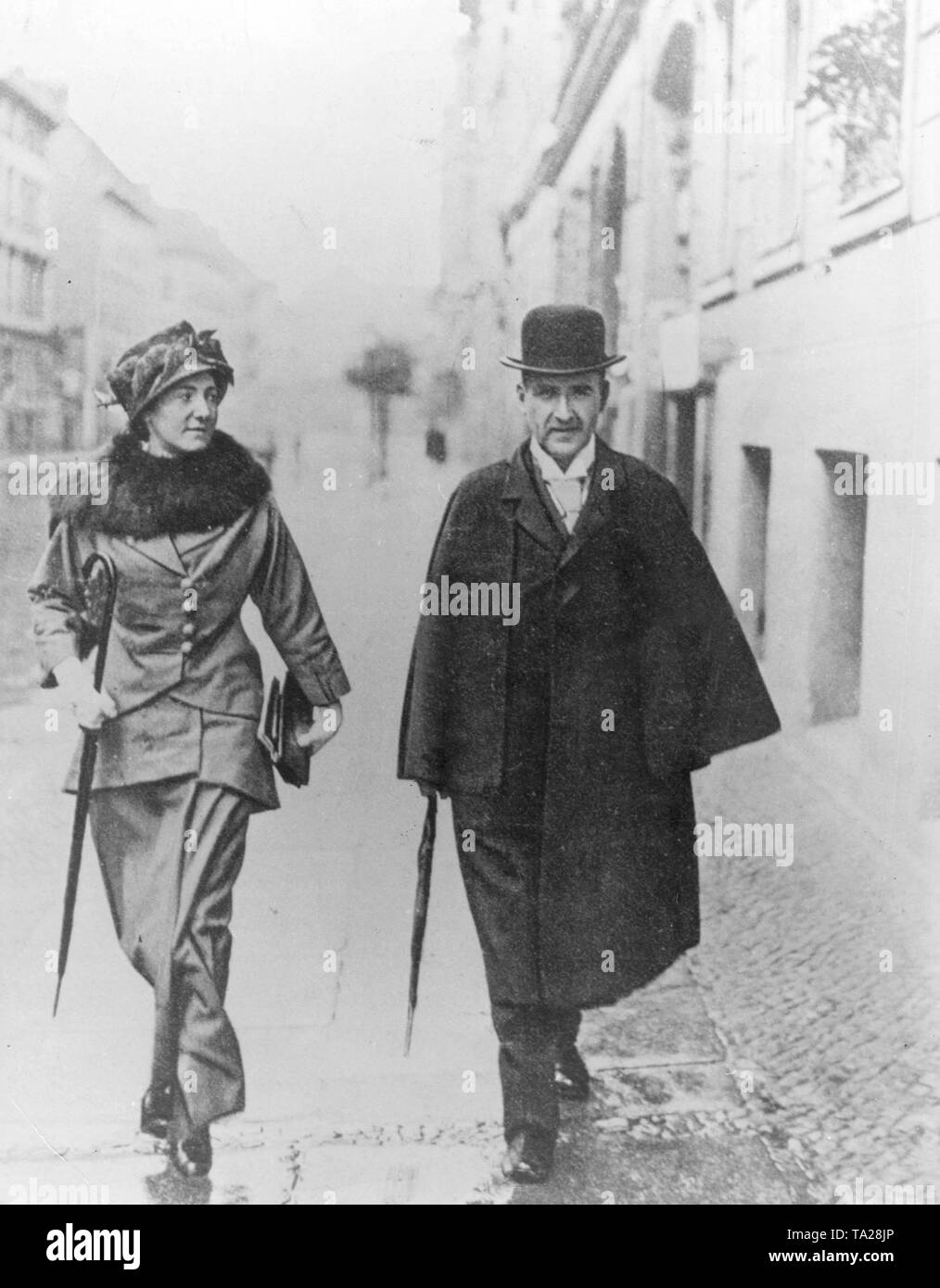 Wife and family frank hi-res stock photography and images - Alamy