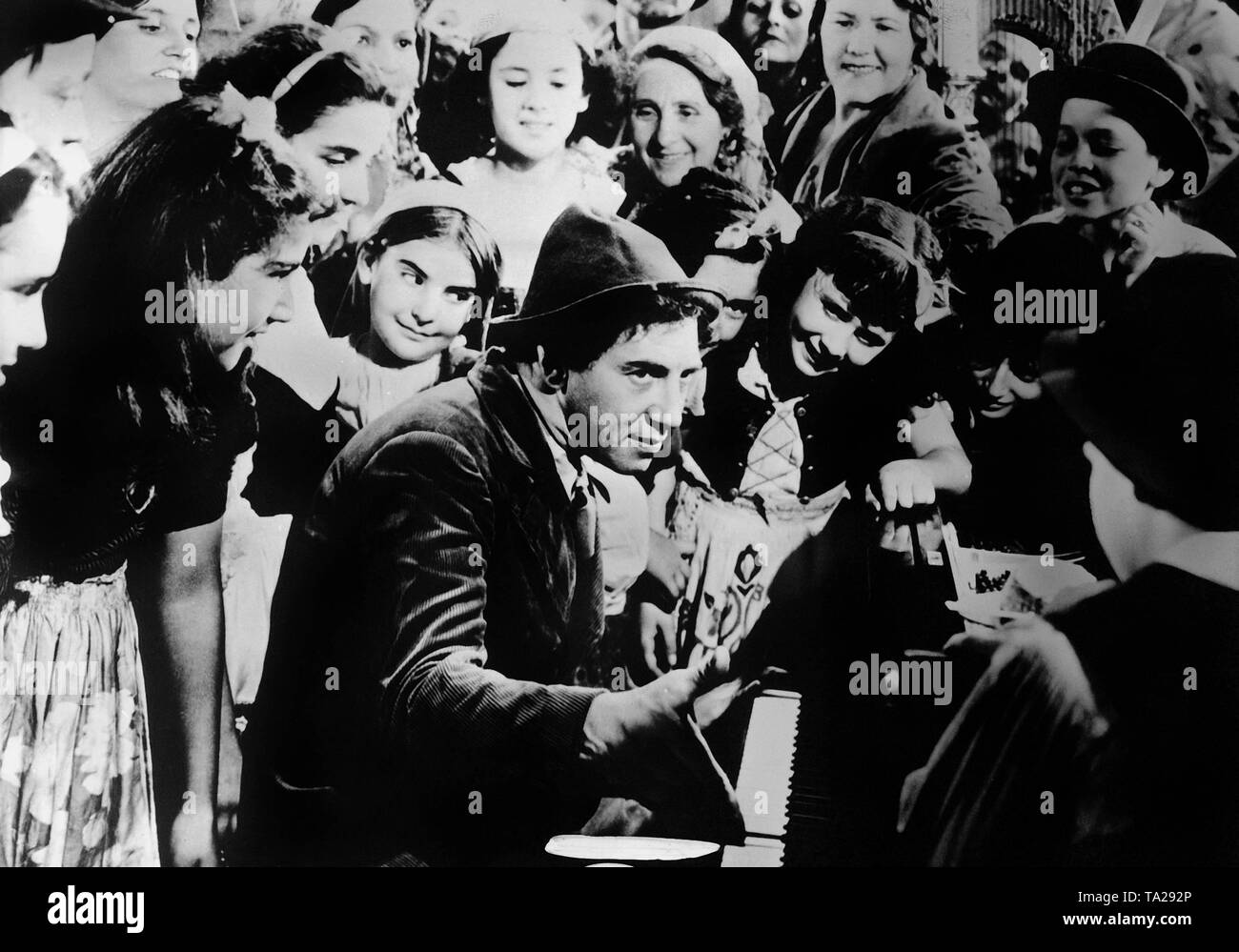 Chico marx hi-res stock photography and images - Alamy