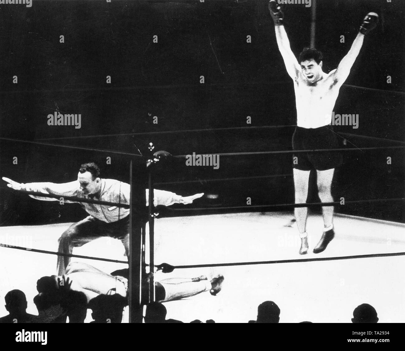 Max schmeling 1936 hi-res stock photography and images - Alamy