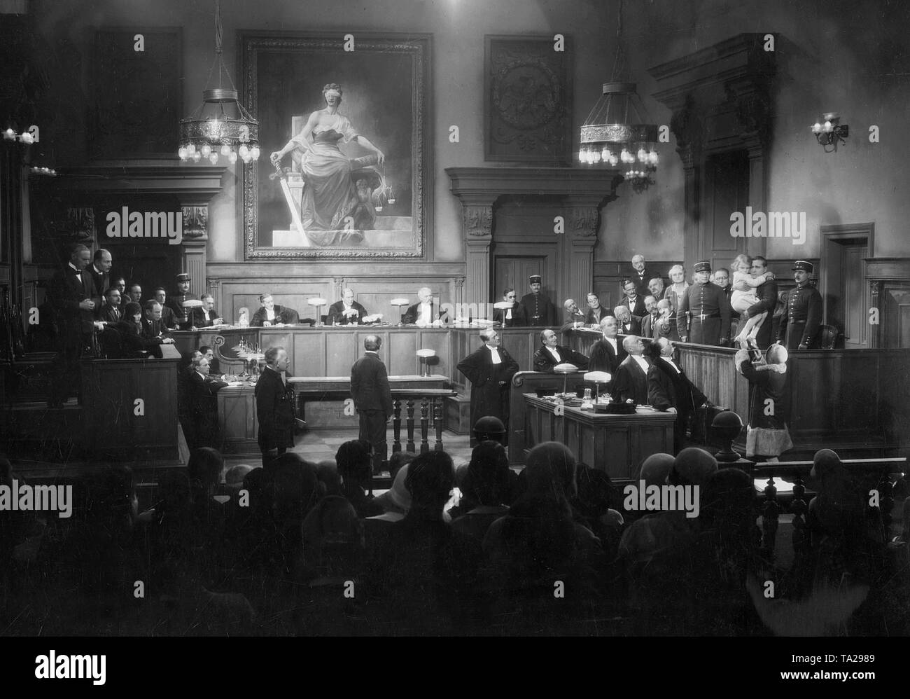 Court scene hi-res stock photography and images - Alamy