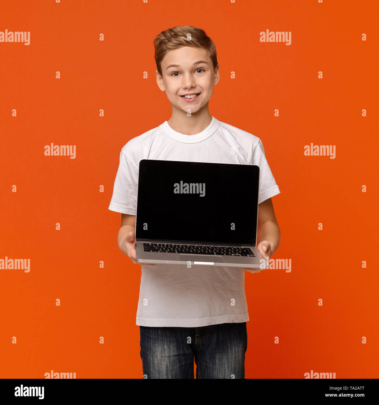 Teenager boy computer hi-res stock photography and images - Alamy