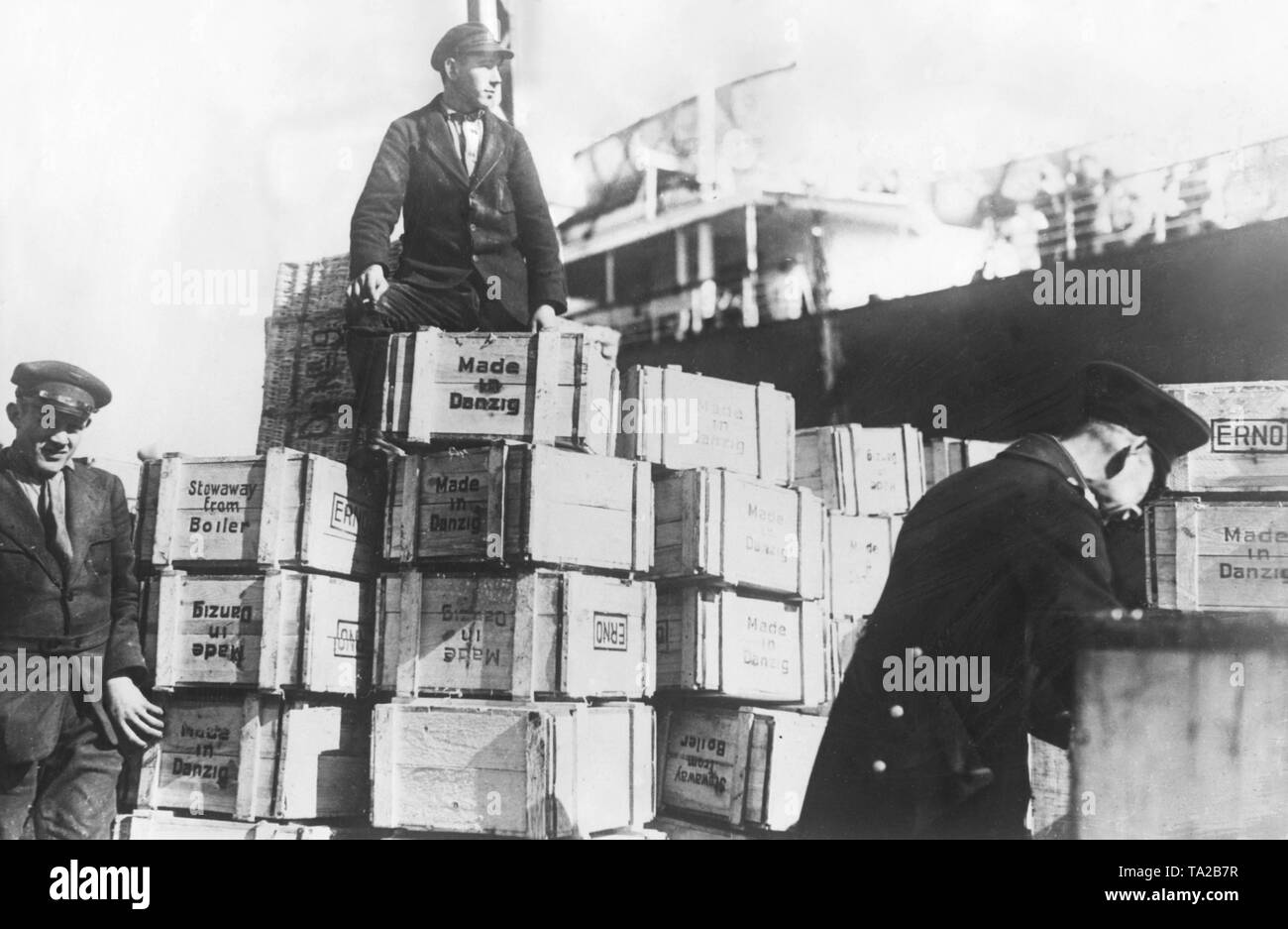 In Poland, customs officers inspect the goods imported from Gdansk ...
