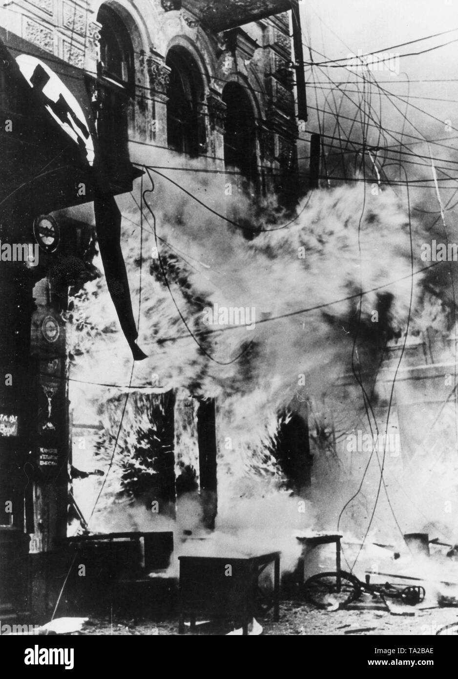 Burning house ww ii hi-res stock photography and images - Alamy