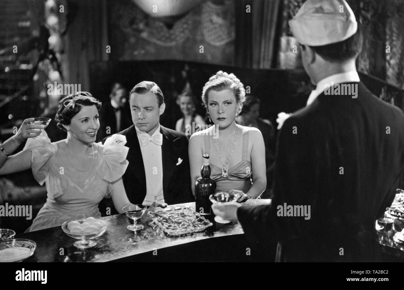 Heinz Ruehmann as David, Jenny Jugo as Gaby (middle) and Renate Mueller ...