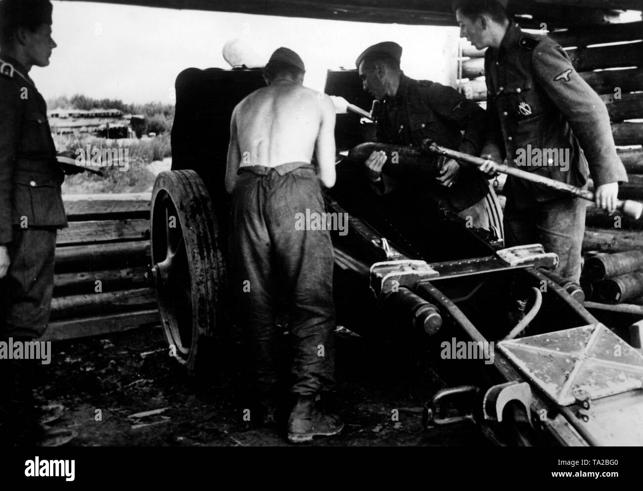 Siege howitzer hi-res stock photography and images - Alamy