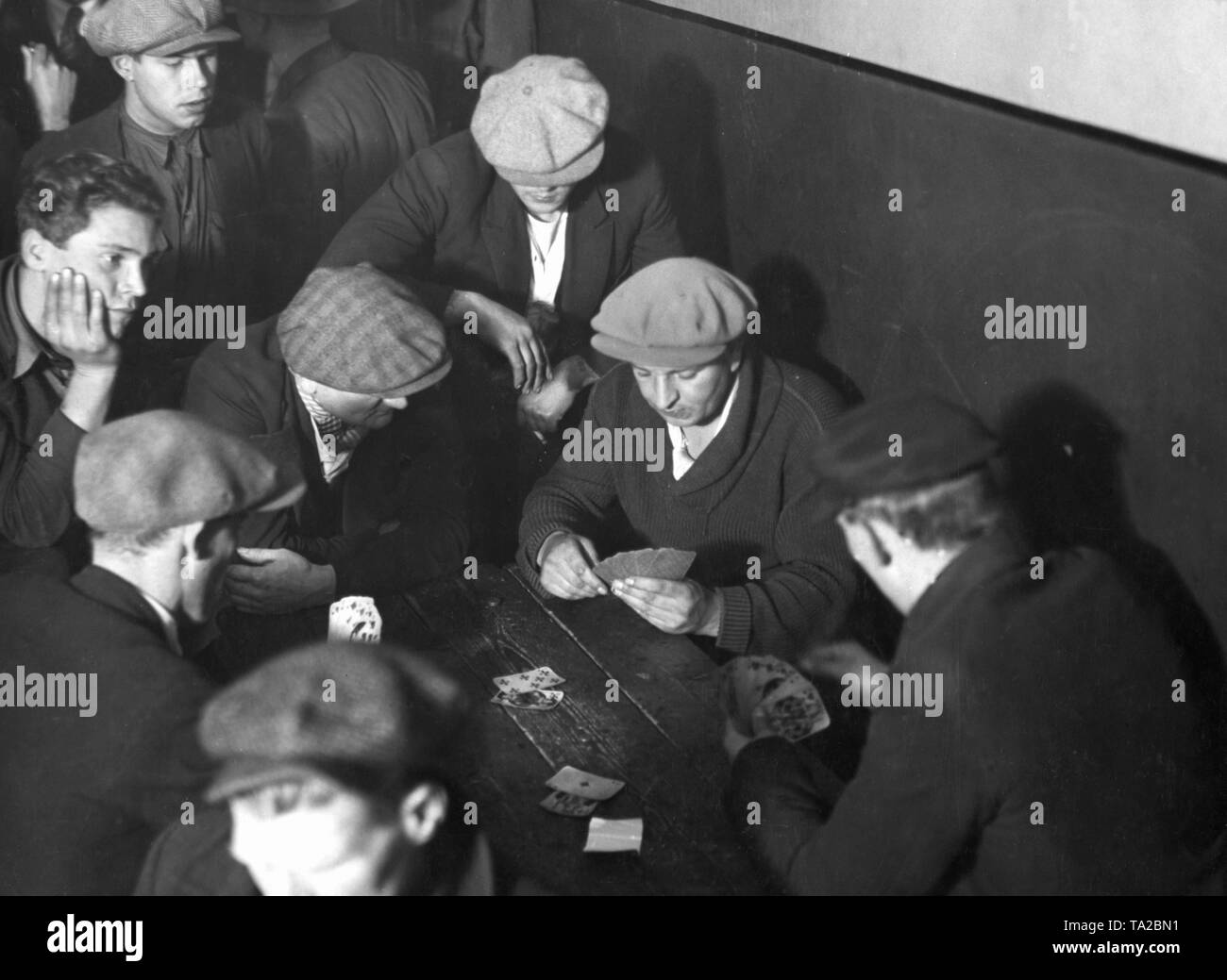 Man playing cards in Black and White Stock Photos & Images - Alamy
