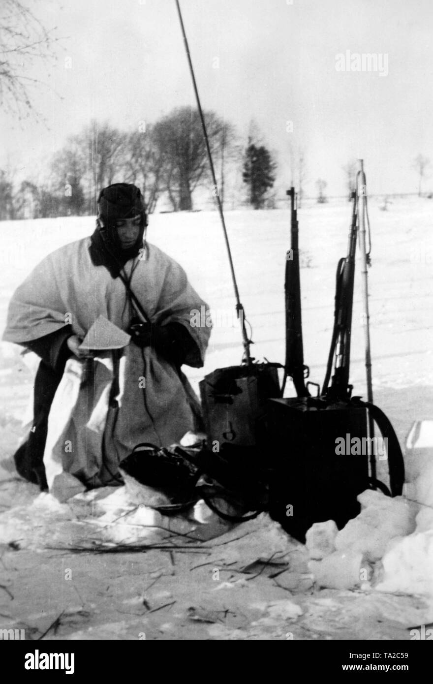 World war ii radio operator hi-res stock photography and images - Alamy