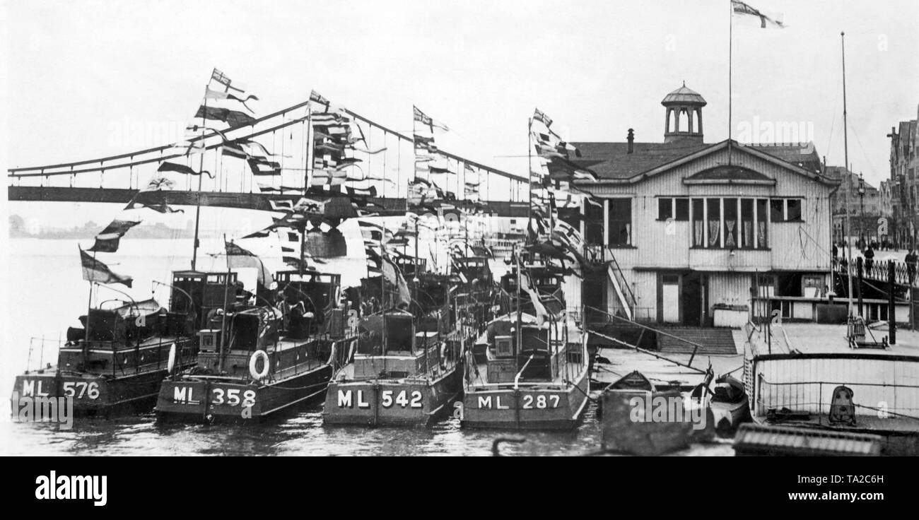 1920s boats hi-res stock photography and images - Alamy