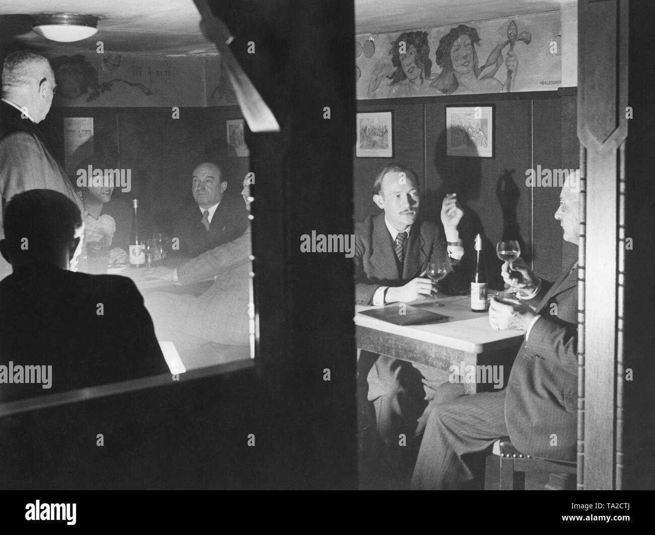 The historic restaurant Lutter & Wegner in the Charlottenstrasse in ...