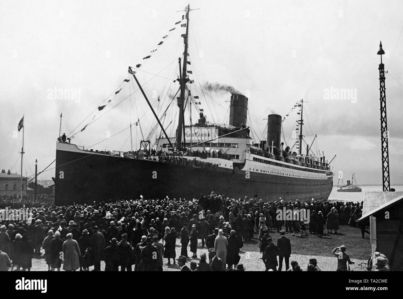 Ocean liner 1920s hi-res stock photography and images - Alamy