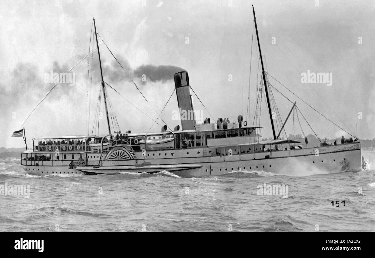 The cruise ship "Freia" of the shipping company Braeunlich in steam at ...