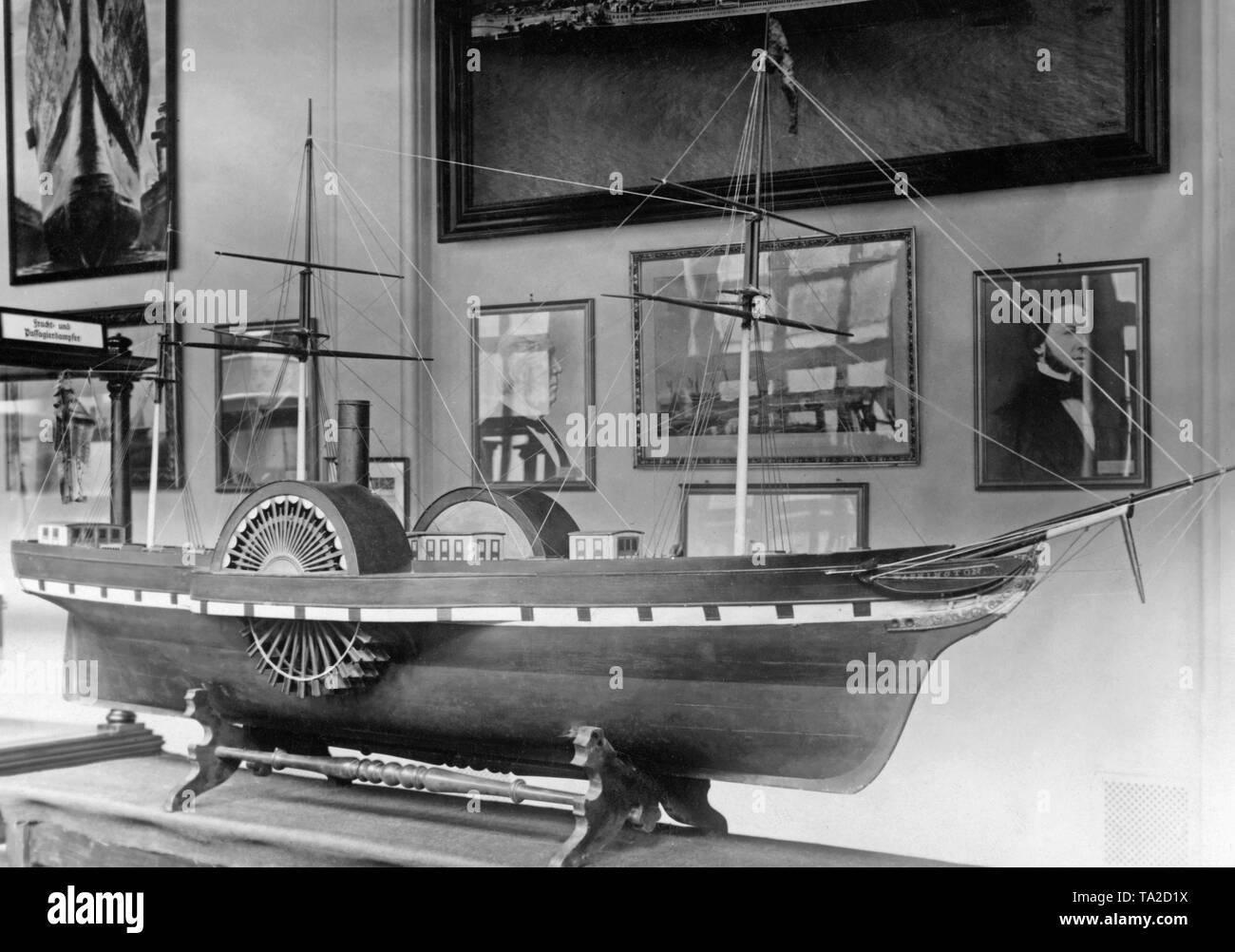 Paddle steamer boat model hi-res stock photography and images - Alamy