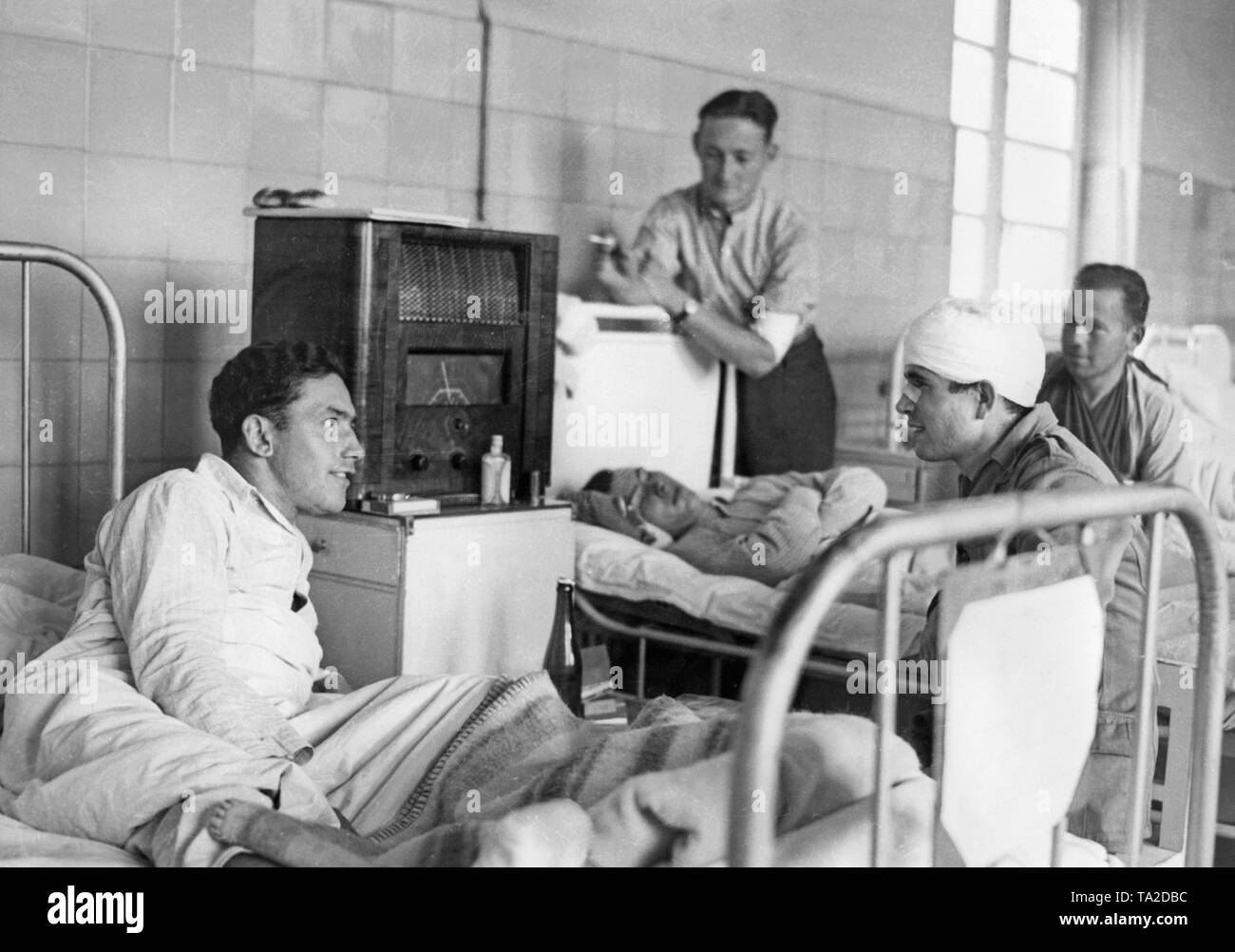 Civil war field hospital Black and White Stock Photos & Images - Alamy