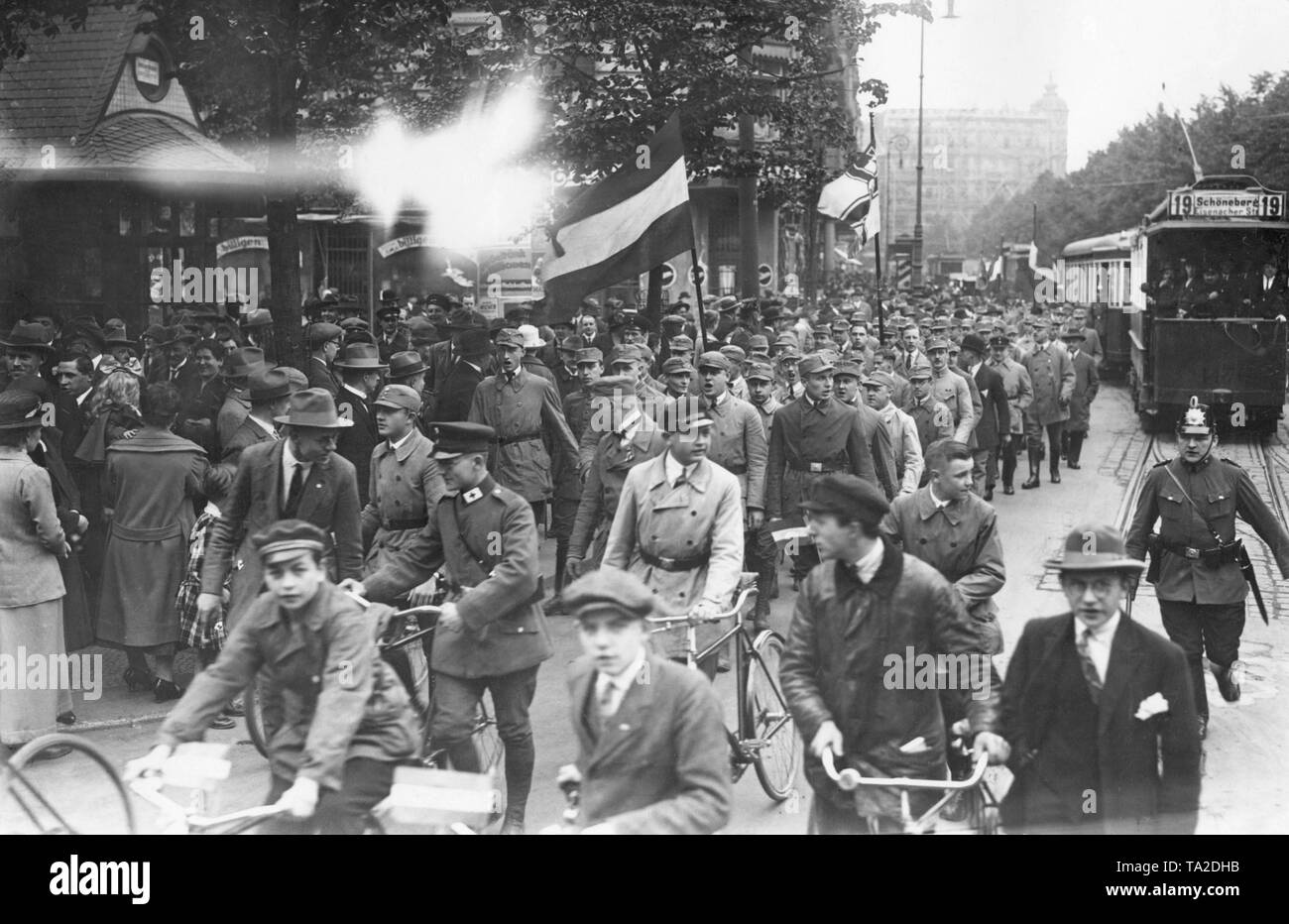 Weimar republic flag hi-res stock photography and images - Alamy