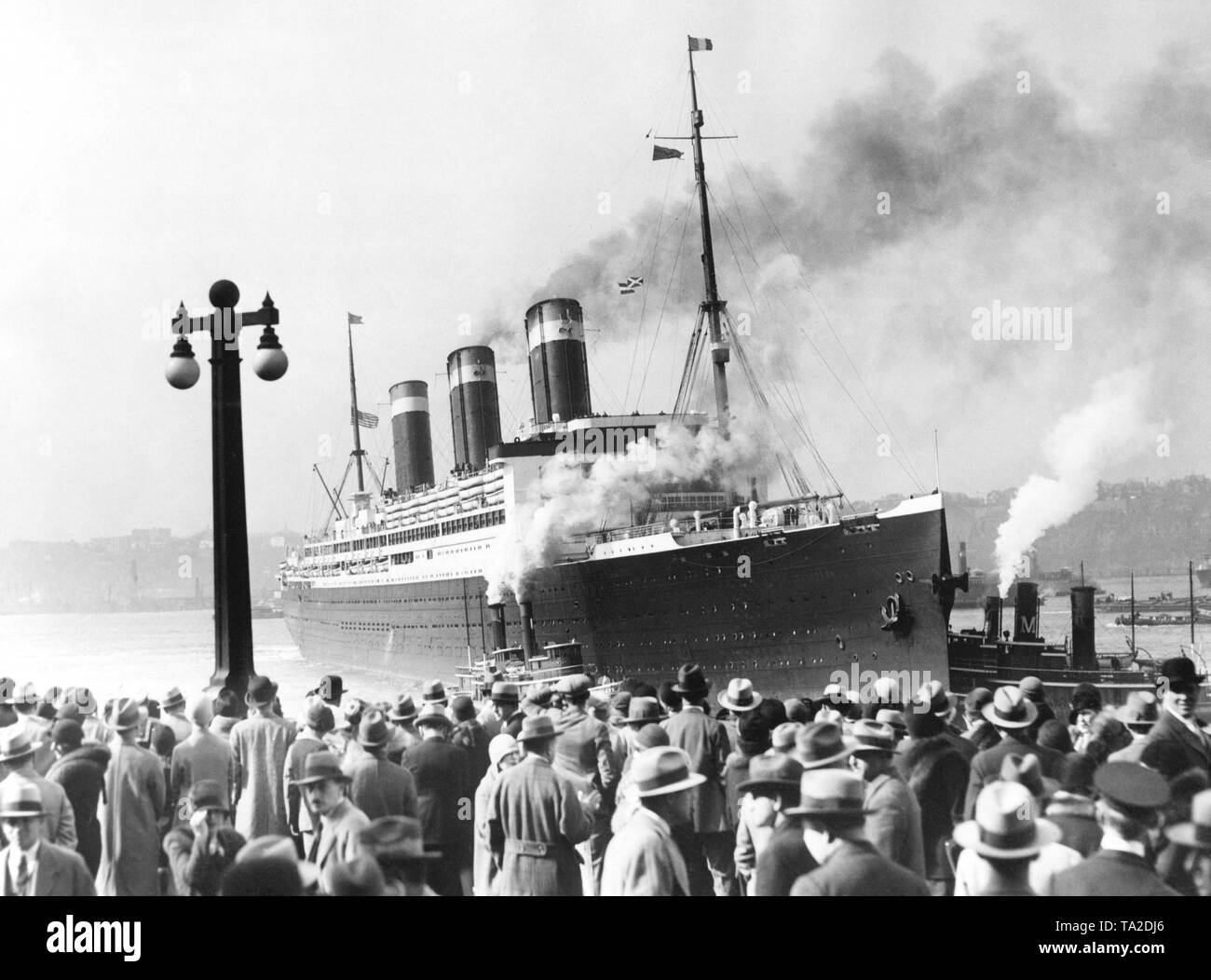 Ocean liner 1920s hi-res stock photography and images - Alamy