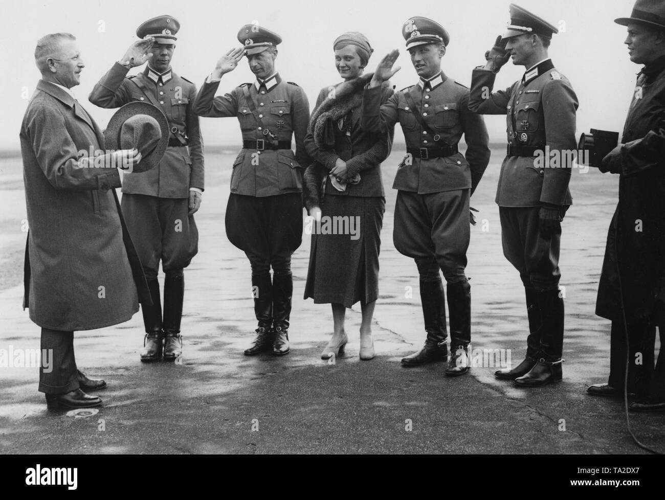 Officers reichswehr hi-res stock photography and images - Alamy