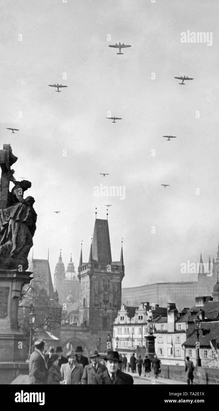 Type he111 hi-res stock photography and images - Alamy