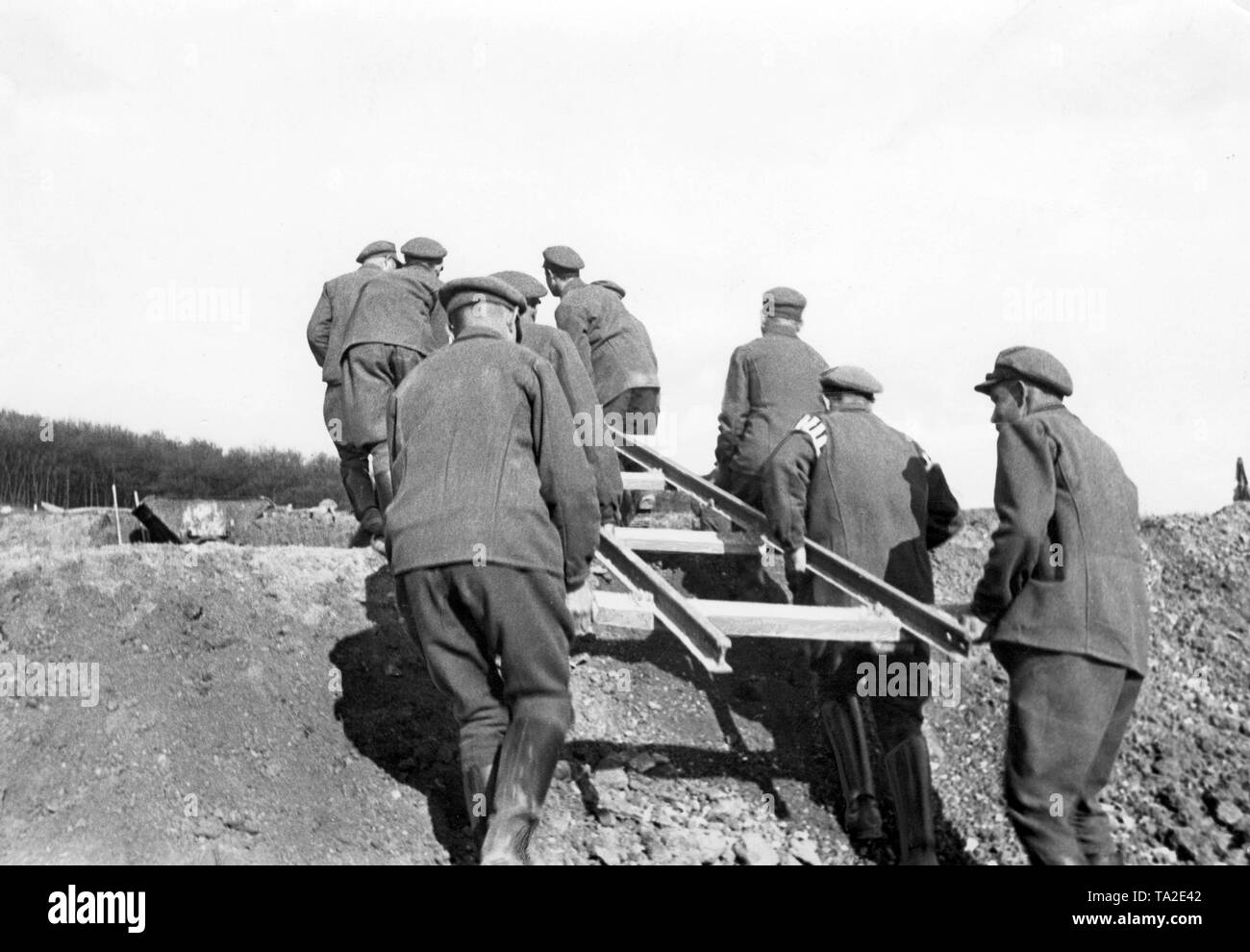 Members of the Freiwilliger Arbeitsdienst - Voluntary Work Service (FAD ...