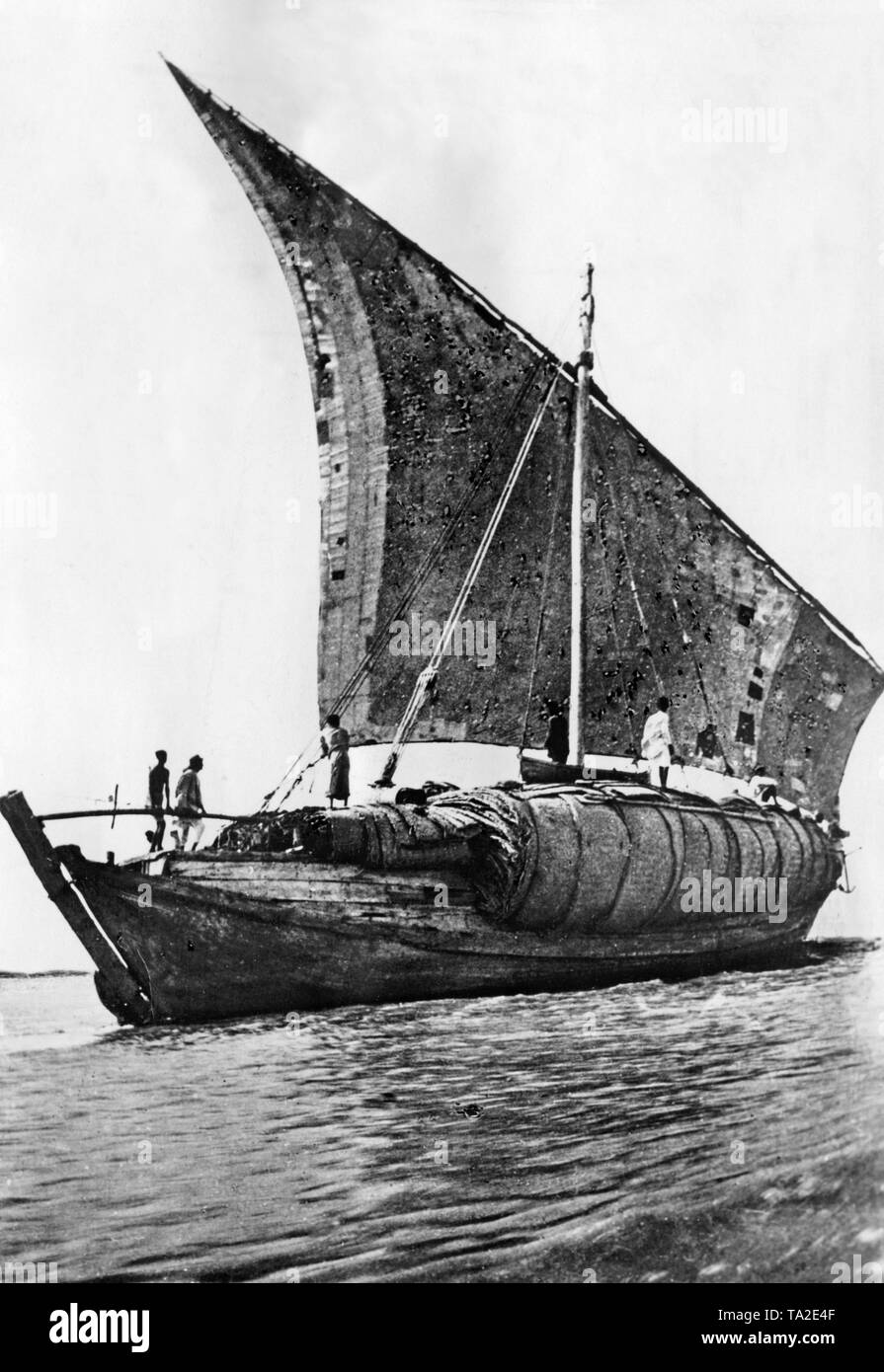 A dhow, a traditional Arabian boat type with lateen sail, on the Tigris ...