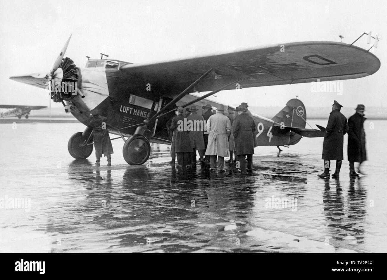 1920s aircraft hi-res stock photography and images - Alamy