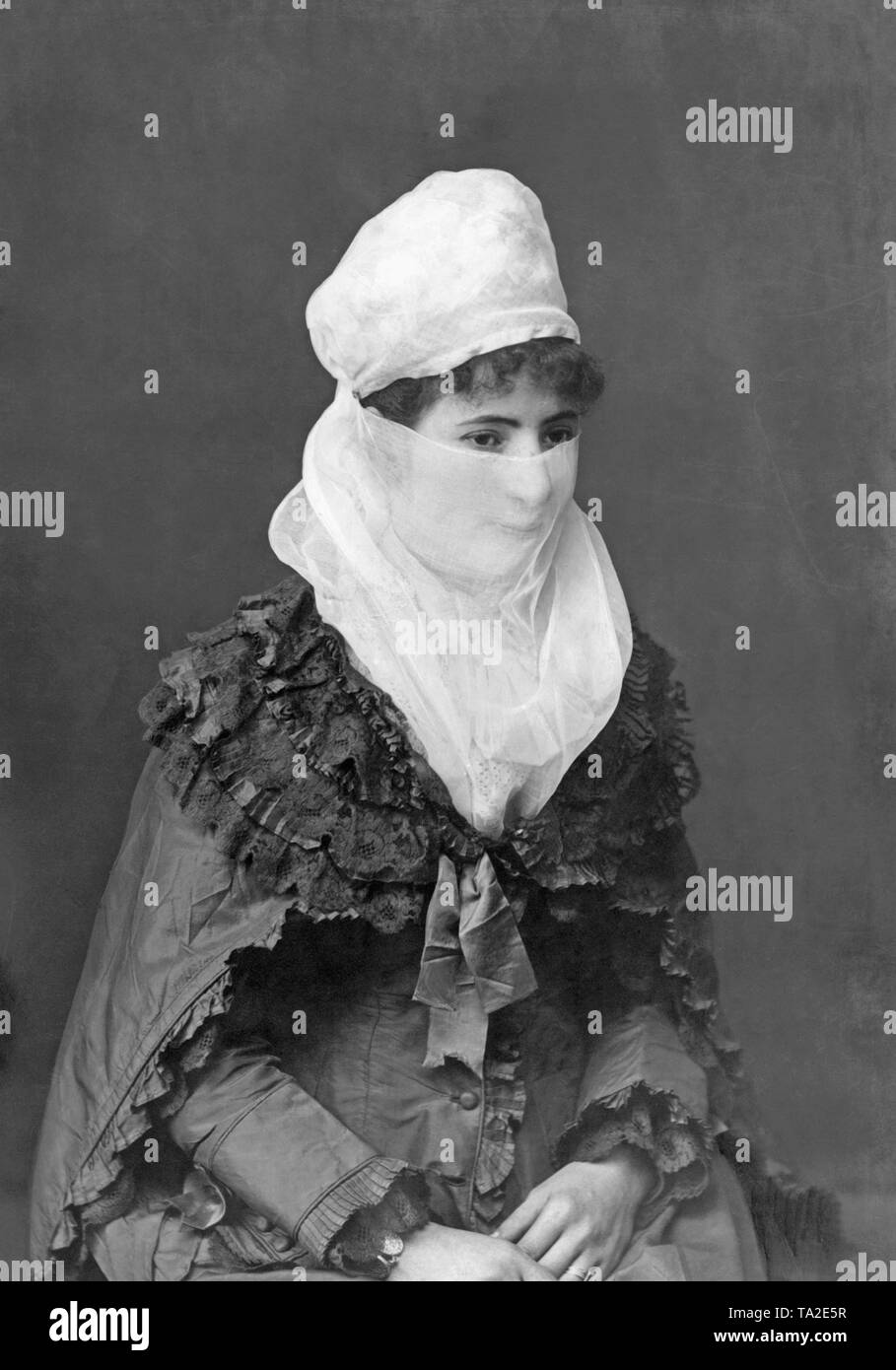 Public life in Turkey: court lady in Istanbul Stock Photo - Alamy