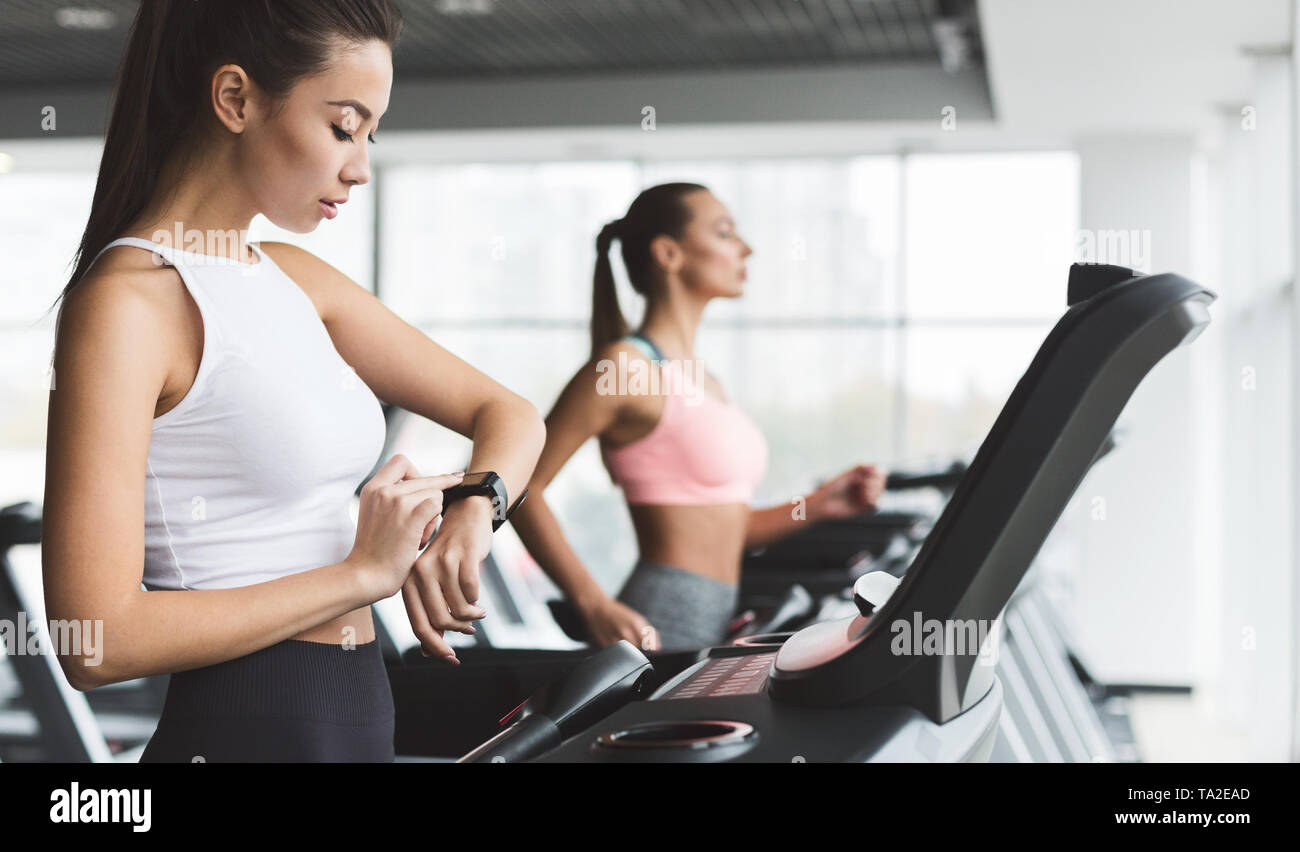 Sportive woman checking her progress on smart watch Stock Photo - Alamy
