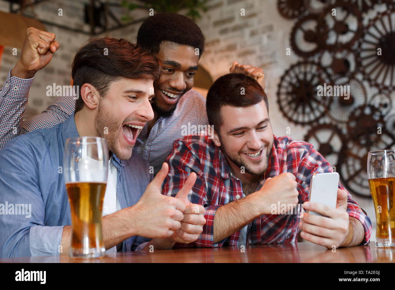 Call to the bar hi-res stock photography and images - Alamy