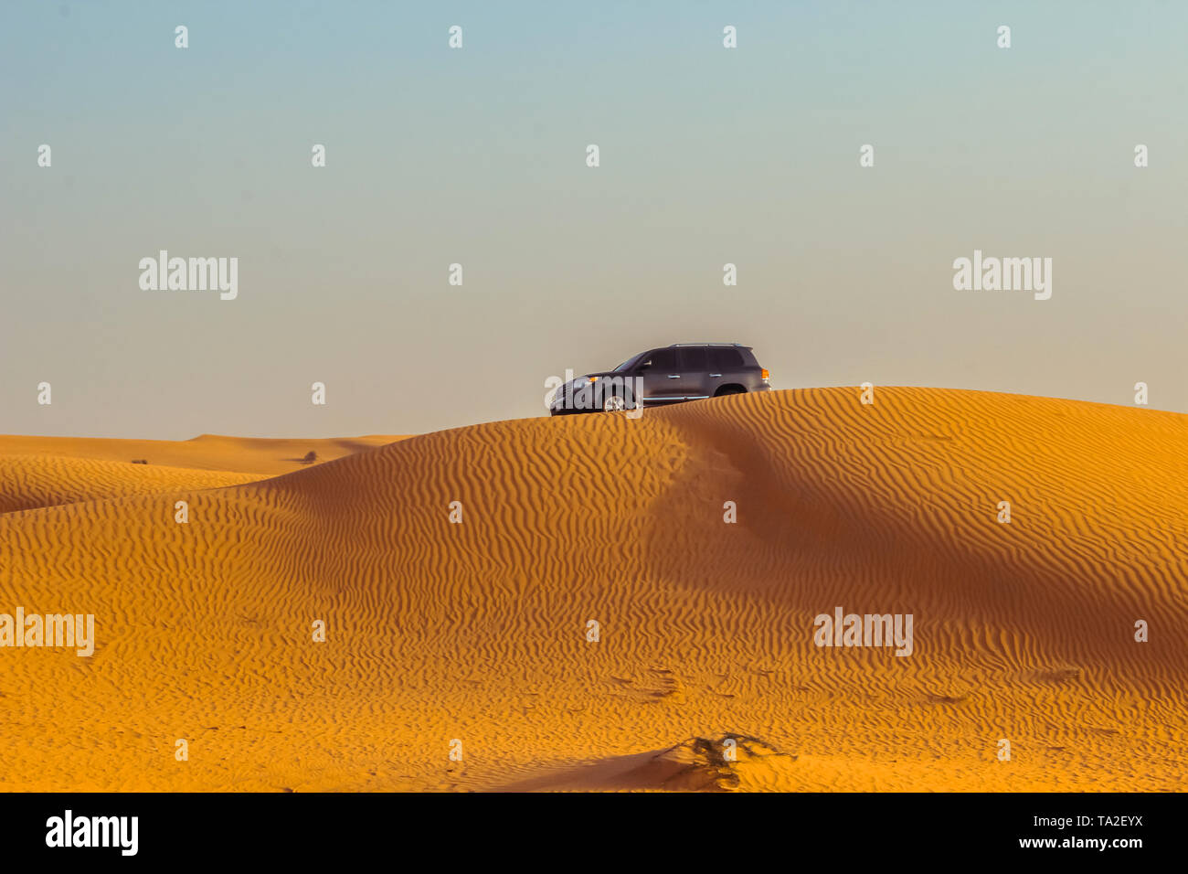 Jeep desert dunes dubai hi-res stock photography and images - Alamy