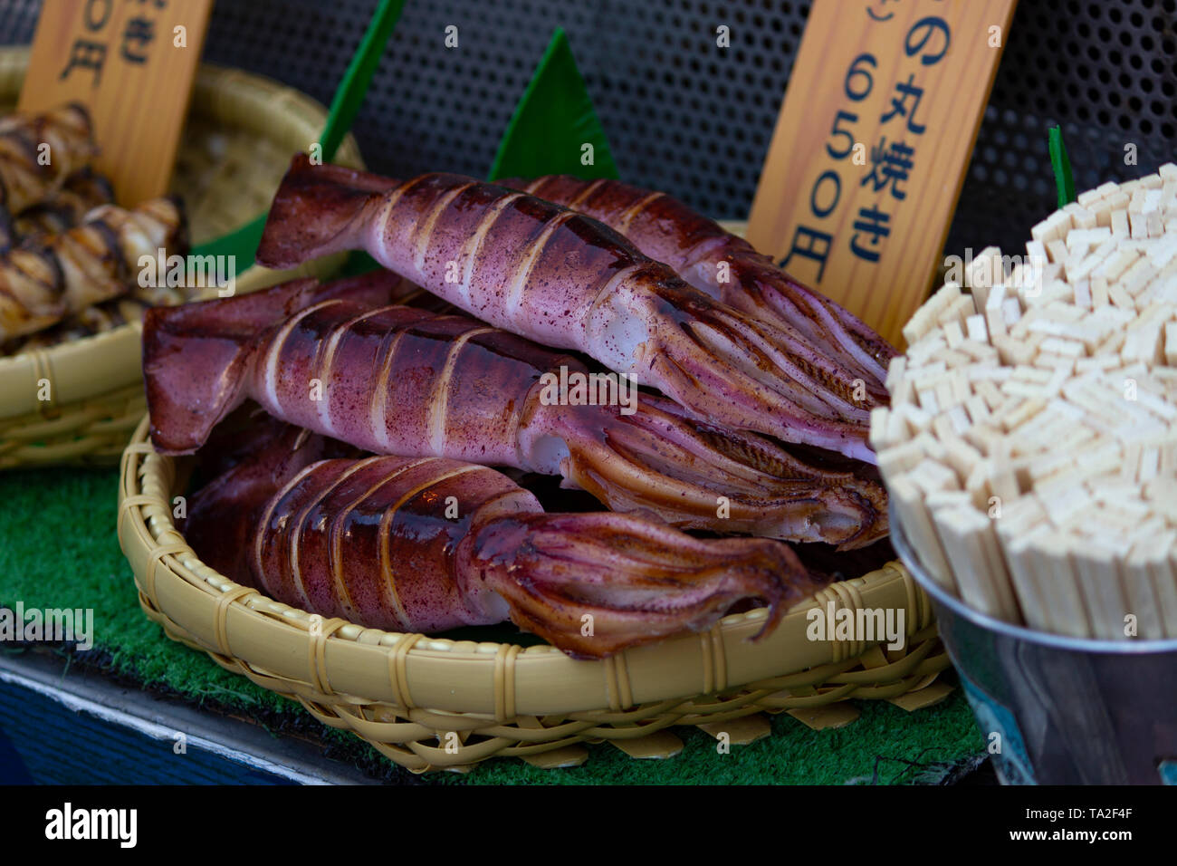 Squids ready to be grilled at a street food stall in Enoshima Stock ...