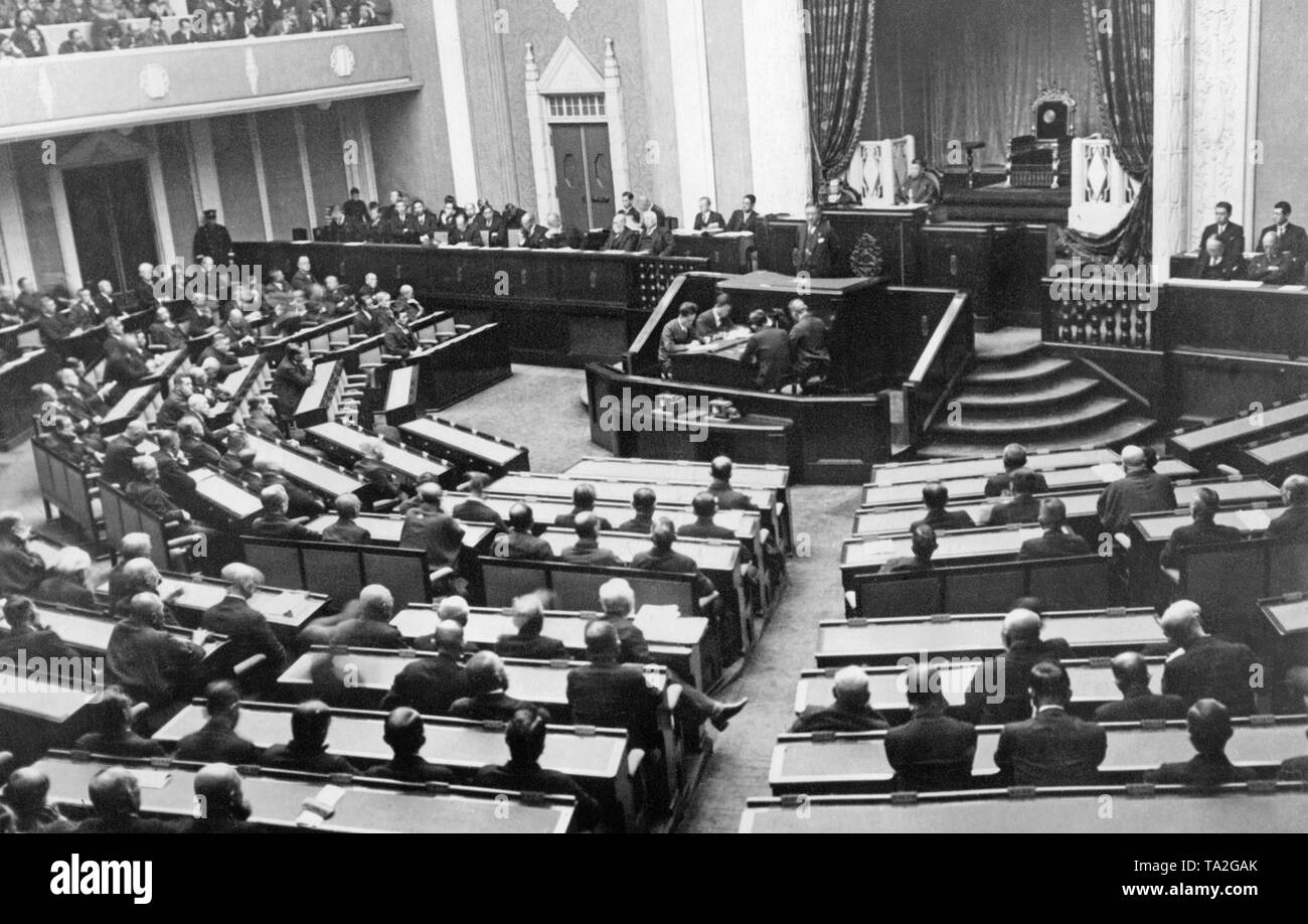 Plenary meeting Black and White Stock Photos & Images - Alamy