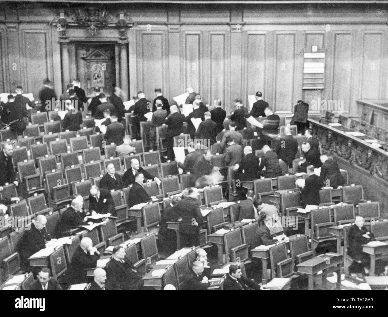 During the speech of Dr. Loewenthal, the fractional members of the ...