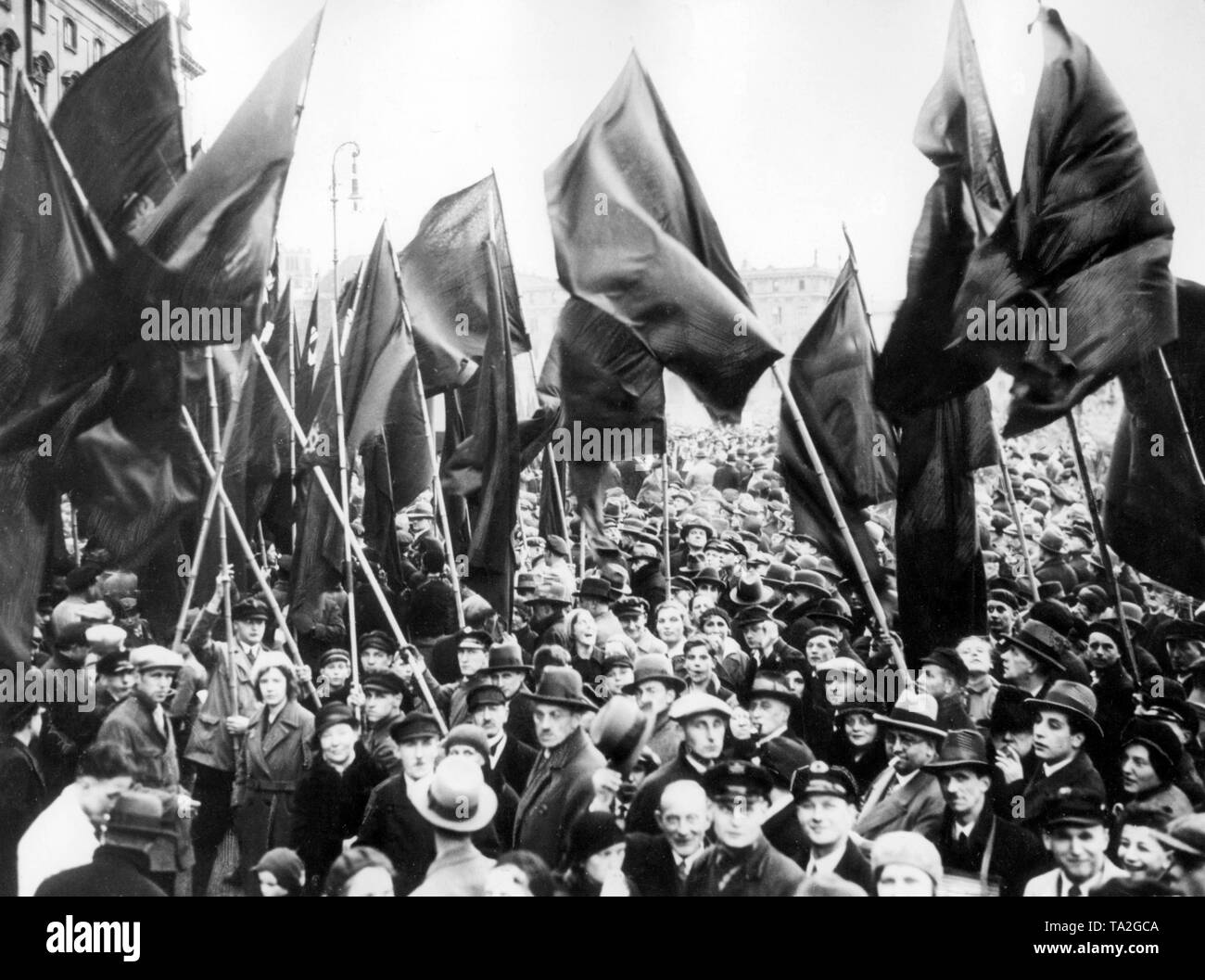 Weimar republic flag hi-res stock photography and images - Alamy