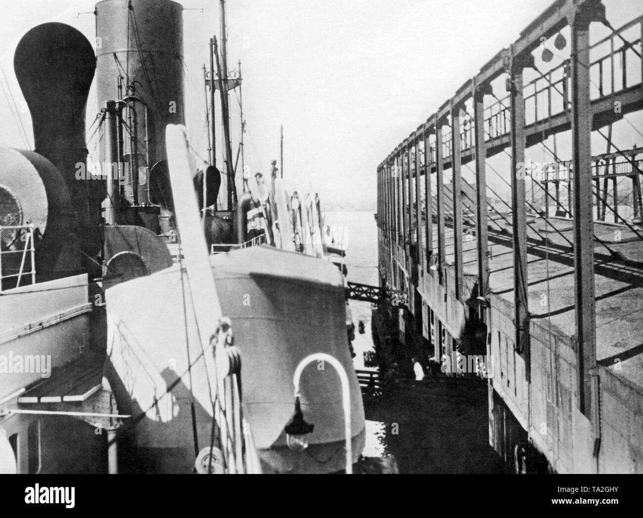 Steamer sunk hi-res stock photography and images - Alamy