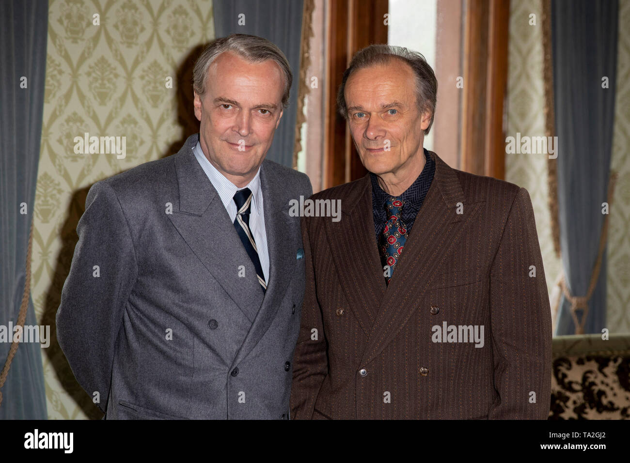 Sven-Eric Bechtolf und Edgar Selge beim WDR-Fototermin am Set von ...
