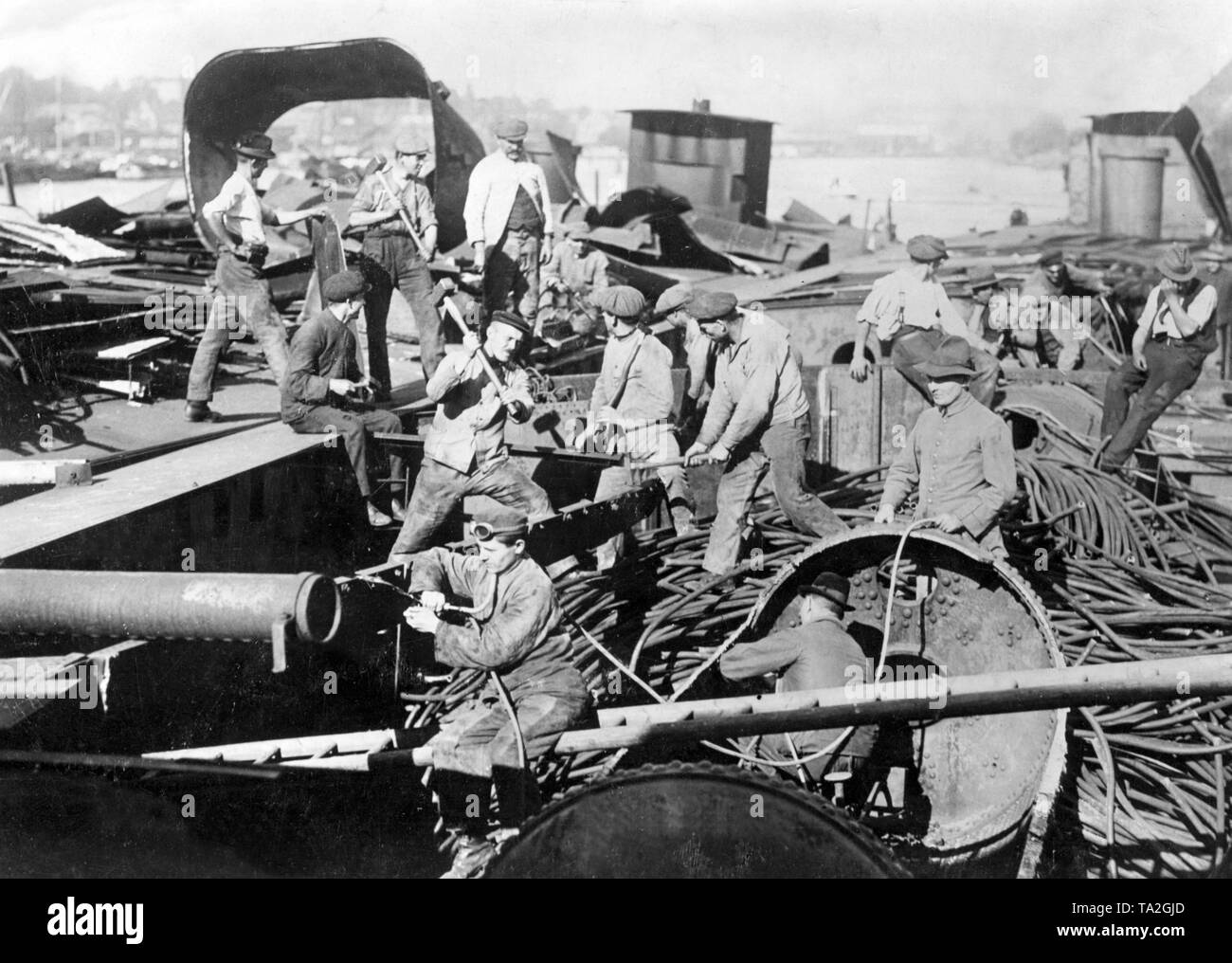 Scrapping boats hi-res stock photography and images - Alamy