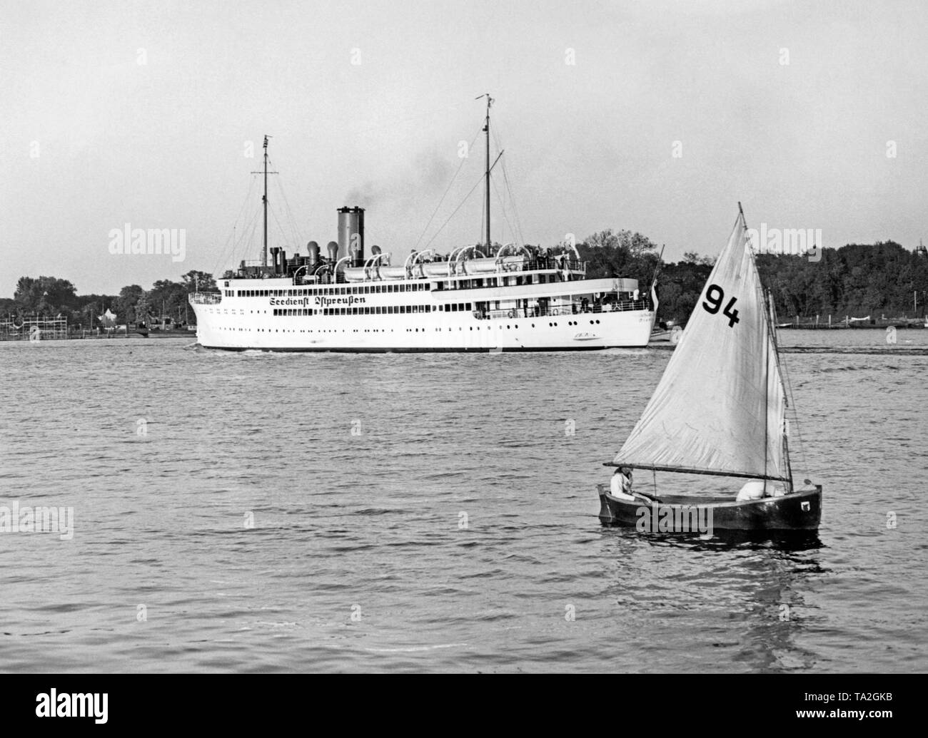The passenger ship "Hansestadt Danzig" on the route of the "Sea Service ...