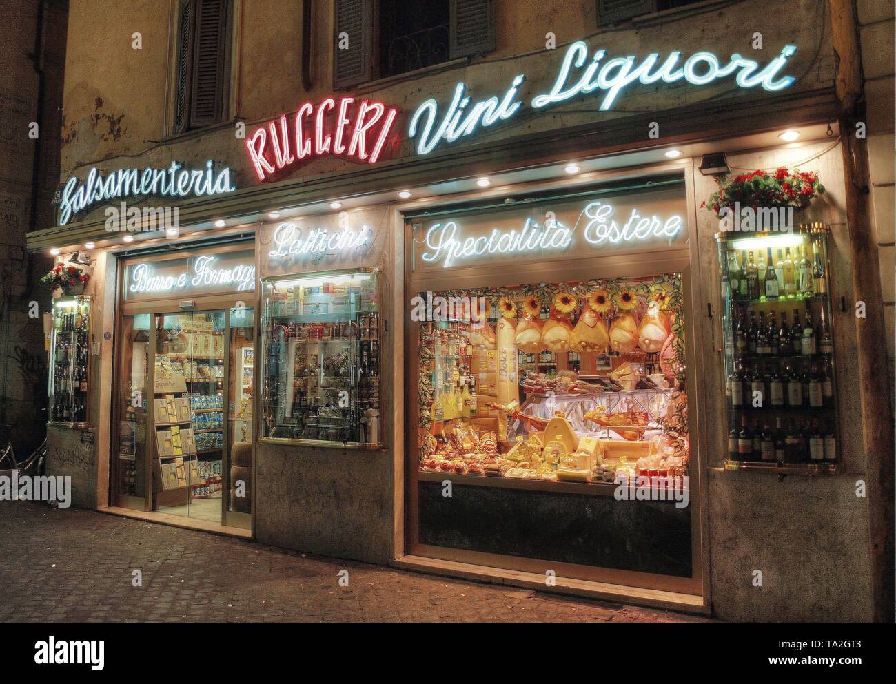 Tobacco shop rome italy hi-res stock photography and images - Alamy