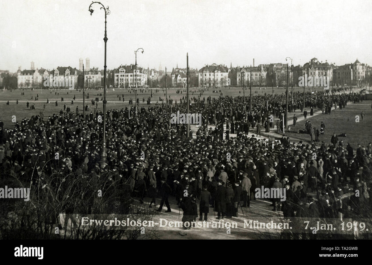 Crowd unemployed hi-res stock photography and images - Alamy
