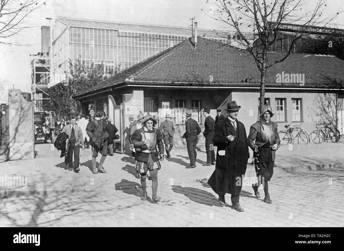 Film location crew hi-res stock photography and images - Alamy