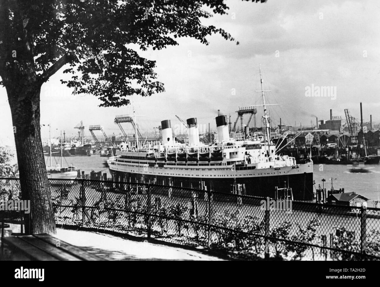 The "Cap Arcona" leaves the port of Hamburg Stock Photo - Alamy