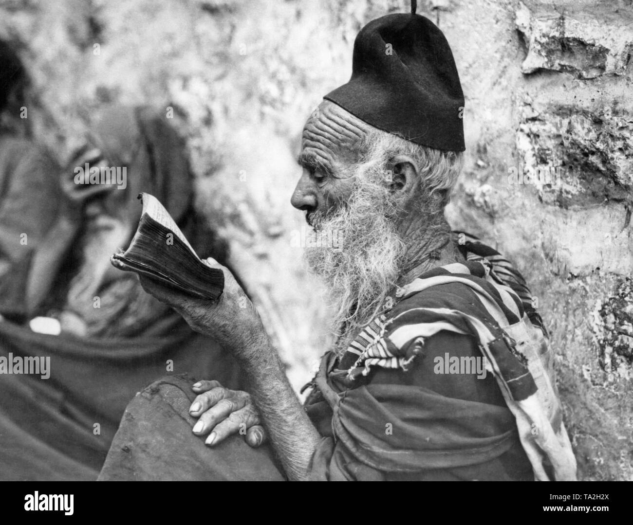 Talmud Black and White Stock Photos & Images - Alamy