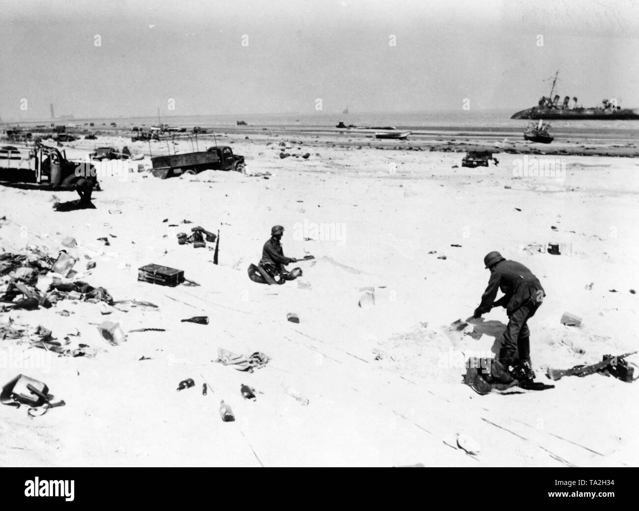 Dunkirk 1940 soldiers hi-res stock photography and images - Alamy