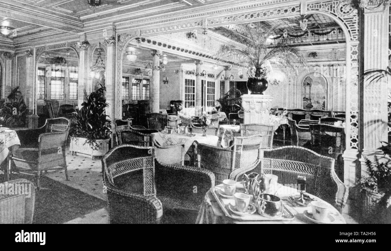 Passenger ships 1900s hi-res stock photography and images - Alamy