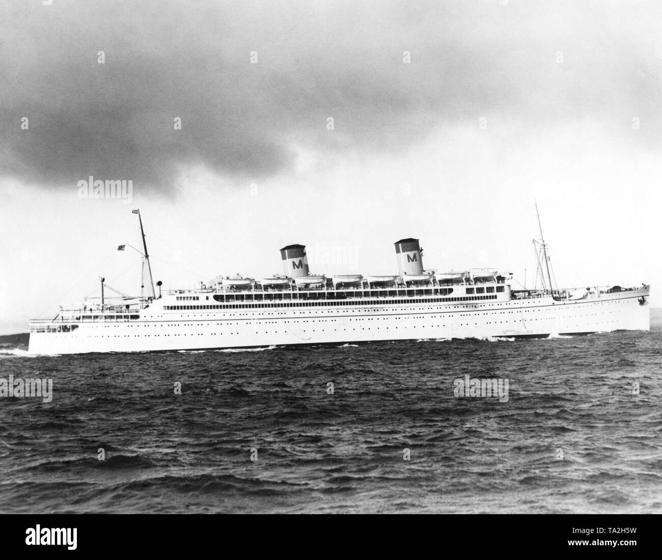The cruise ship S.S. "Mariposa" on his way from her shipyard in Quincy ...