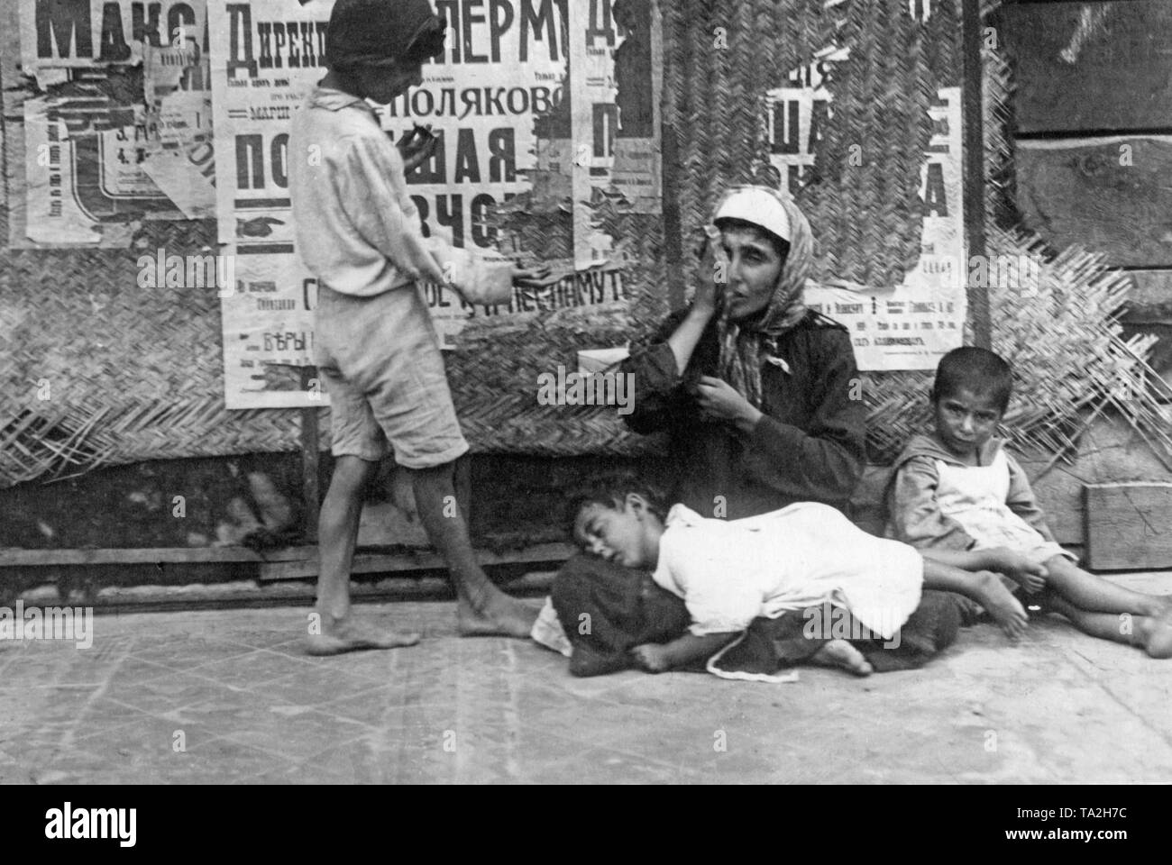 Homeless 1930s hi-res stock photography and images - Alamy